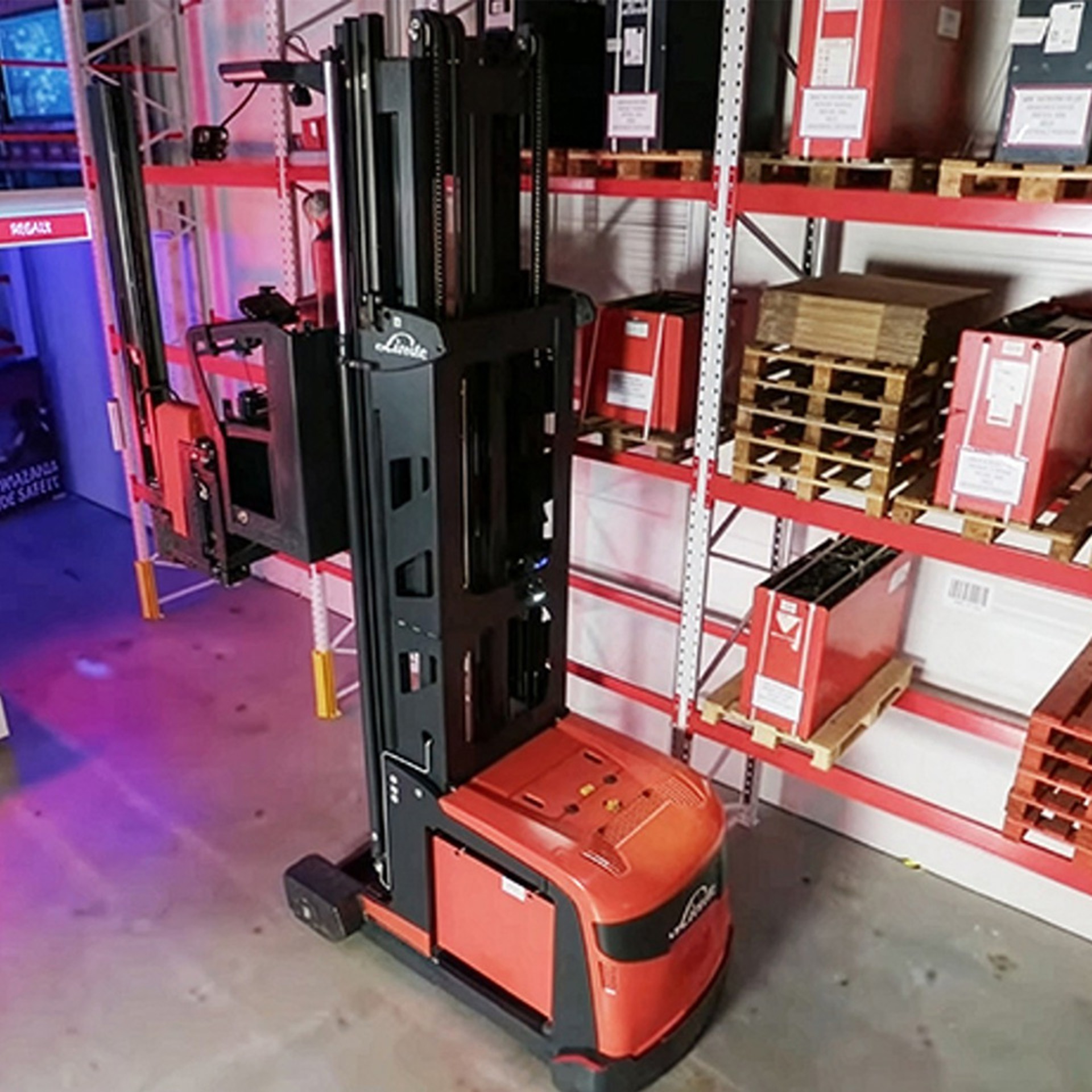 Wózki widłowe VNA | Linde Material Handling